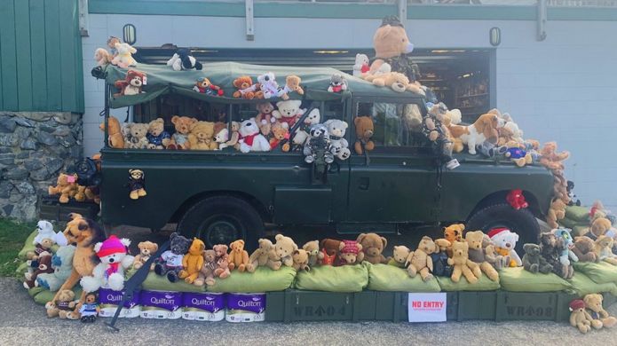Neighborhoods organize teddy bear hunts to keep children entertained ...