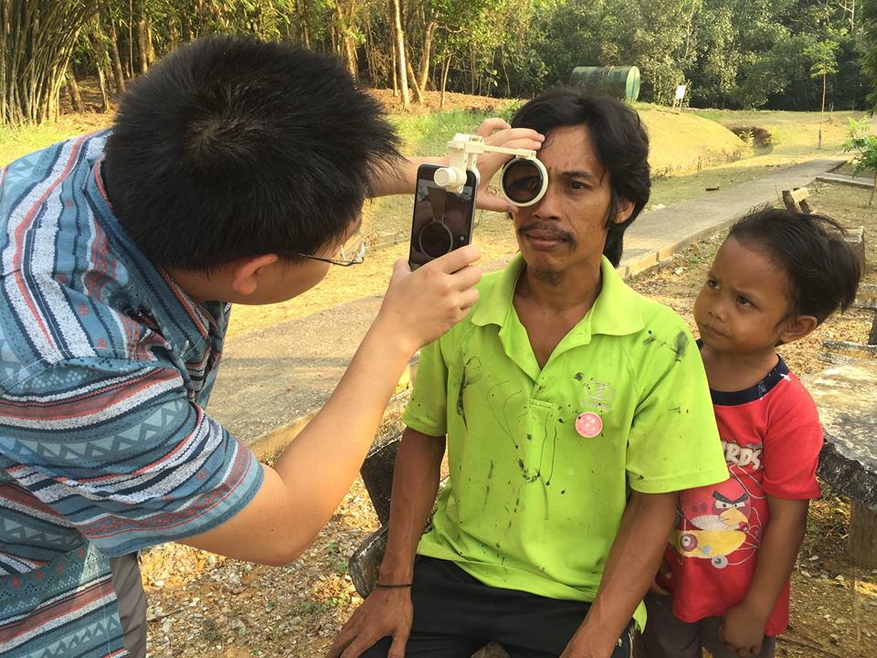 Doctor invents affordable and accessible ophthalmic equipment | Patient ...